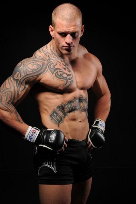 Nick Mitchell Death Fact Check, Birthday & Age | Dead or Kicking