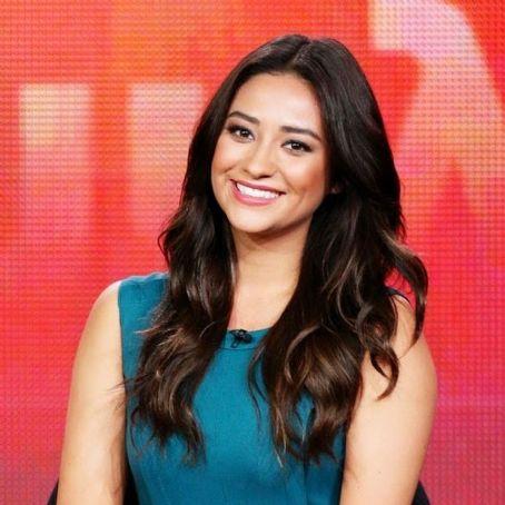 Olya Romanova Death Fact Check, Birthday & Age | Dead or Kicking