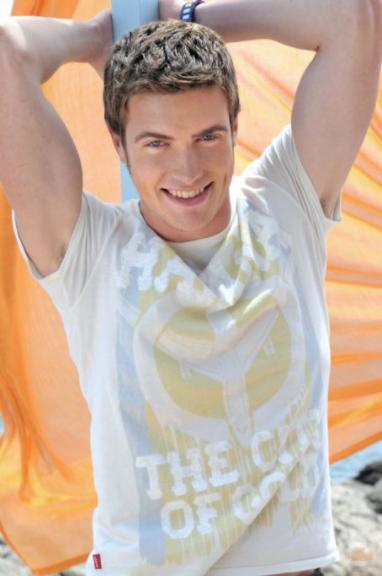 Raúl Mérida Death Fact Check, Birthday & Age | Dead or Kicking