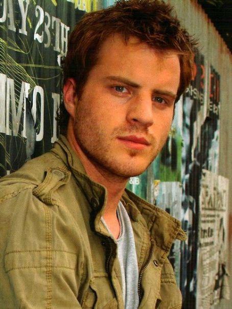 Robert Kazinsky Death Fact Check, Birthday & Age | Dead or Kicking