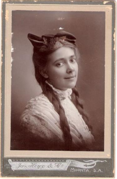 Rose Sarah Howlett Death Fact Check, Birthday & Age | Dead or Kicking