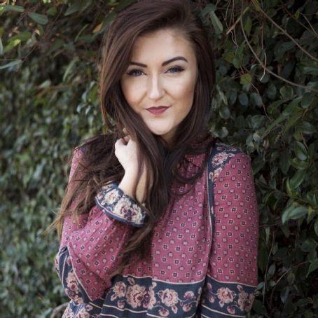 Sarah Belle Death Fact Check, Birthday & Age | Dead or Kicking