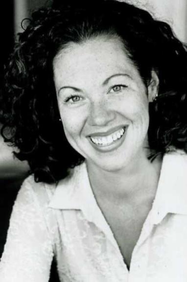 Sarah Hamilton Death Fact Check, Birthday & Age | Dead or Kicking