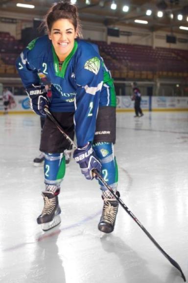 Sarah Hutchinson Death Fact Check, Birthday & Age | Dead or Kicking