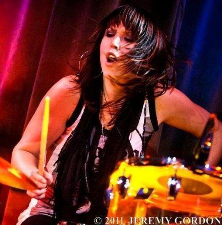 Sarah Tomak Death Fact Check, Birthday & Age | Dead or Kicking