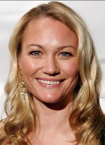 Sarah Wynter Death Fact Check, Birthday & Age | Dead or Kicking