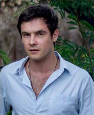 Sérgio Guizé Death Fact Check, Birthday & Age | Dead or Kicking