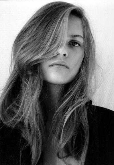 Solange Fréjean Death Fact Check, Birthday & Age | Dead or Kicking