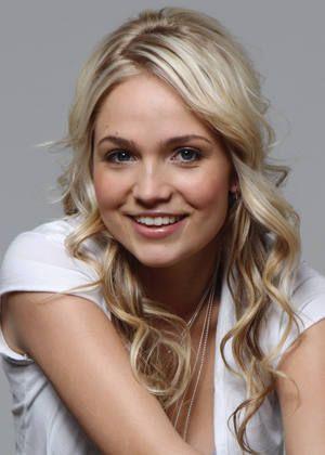 Stephanie McIntosh Death Fact Check, Birthday & Age | Dead or Kicking