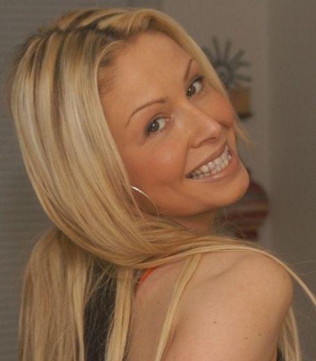 Stephanie Poulin Death Fact Check, Birthday & Age | Dead or Kicking