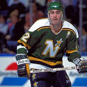 Stewart Gavin Death Fact Check, Birthday & Age | Dead or Kicking