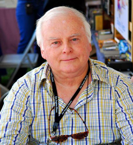 Stuart Woods Death Fact Check, Birthday & Age | Dead or Kicking