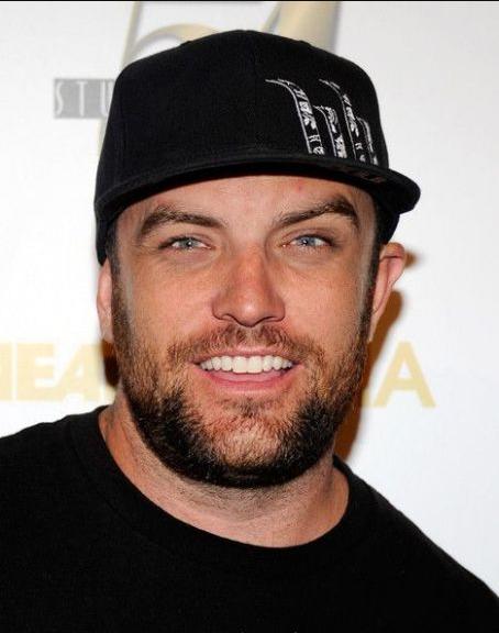 T.J. Lavin Death Fact Check, Birthday & Age | Dead or Kicking