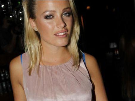 Tess Milne Death Fact Check, Birthday & Age | Dead or Kicking