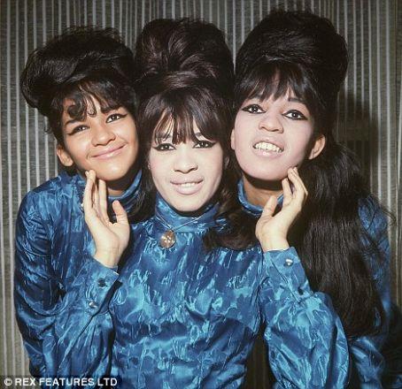 The Ronettes Death Fact Check, Birthday & Age | Dead or Kicking