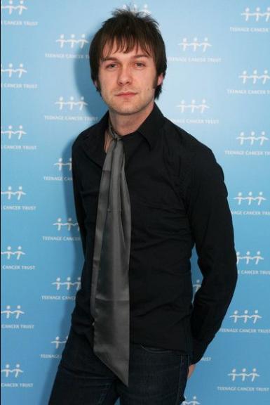 Tom Meighan Death Fact Check, Birthday & Age | Dead or Kicking
