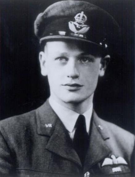 Tom Neil Death Fact Check, Birthday & Age | Dead or Kicking