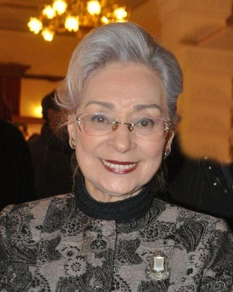 Tülin Oral Death Fact Check, Birthday & Age | Dead or Kicking