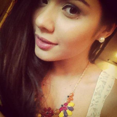 Vangie Martelle Death Fact Check, Birthday & Age | Dead or Kicking