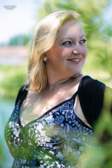 Victoria Massey Death Fact Check, Birthday & Age | Dead or Kicking