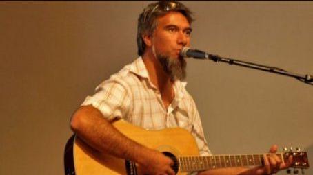 Warren Maxwell Death Fact Check, Birthday & Age | Dead or Kicking