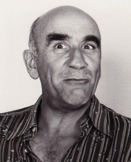 Warren Mitchell Death Fact Check, Birthday & Date of Death
